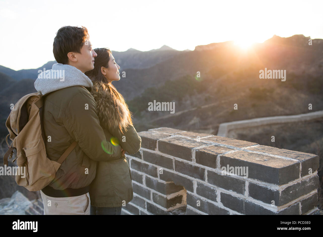 Happy young Chinese couple enjoying winter outing on the Great Wall Stock Photo - Alamy