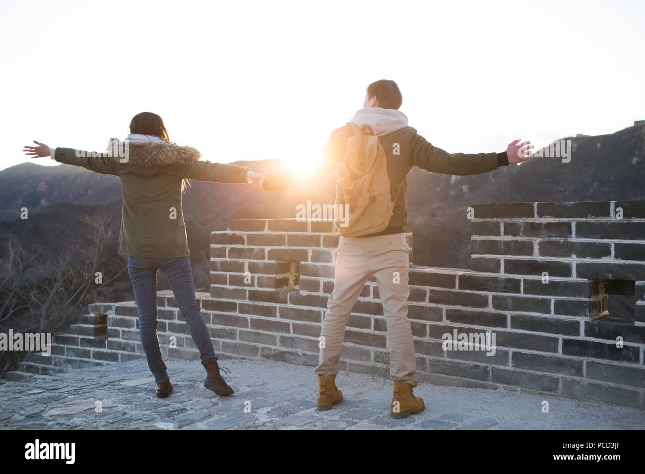 Happy young Chinese couple enjoying winter outing on the Great Wall Stock Photo - Alamy