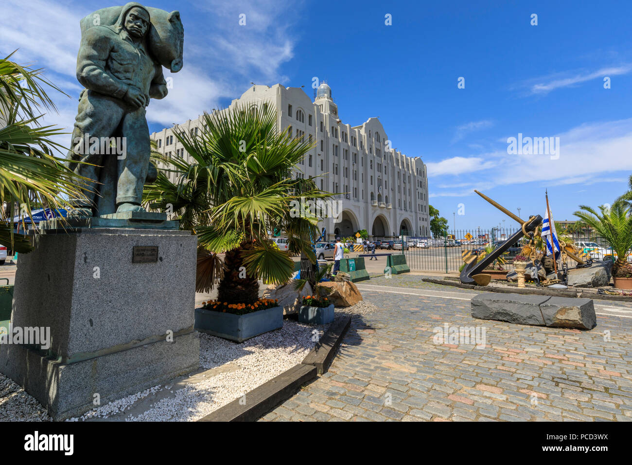 Statue anchor hi-res stock photography and images - Alamy