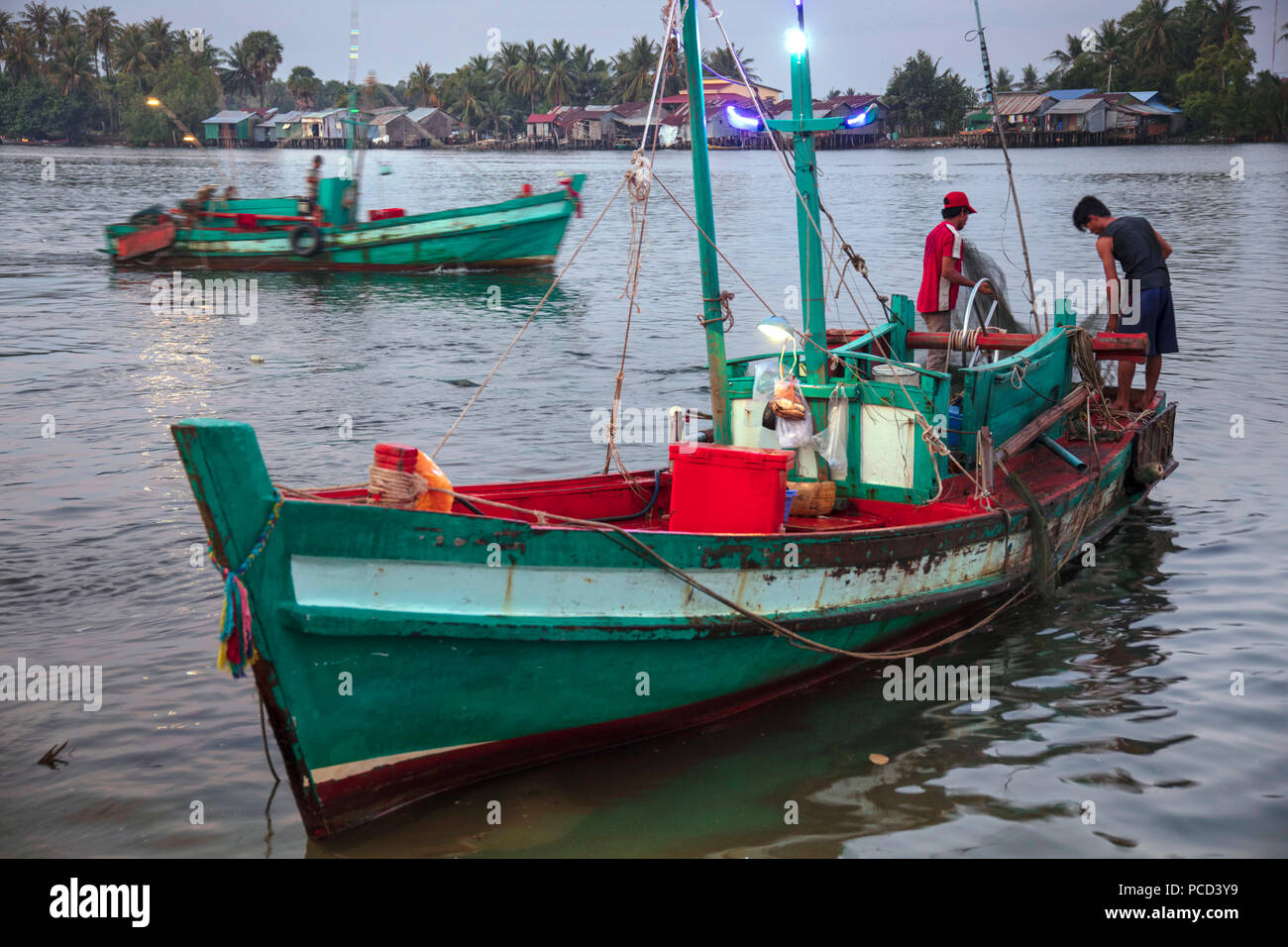 Fishing boat at the morning fish market on the banks of the Preaek Tuek ...
