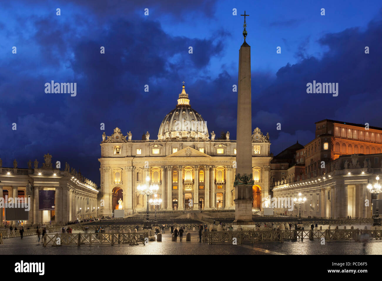 St. Peter's Basilica (Basilica di San Pietro), St. Peter's Square ...