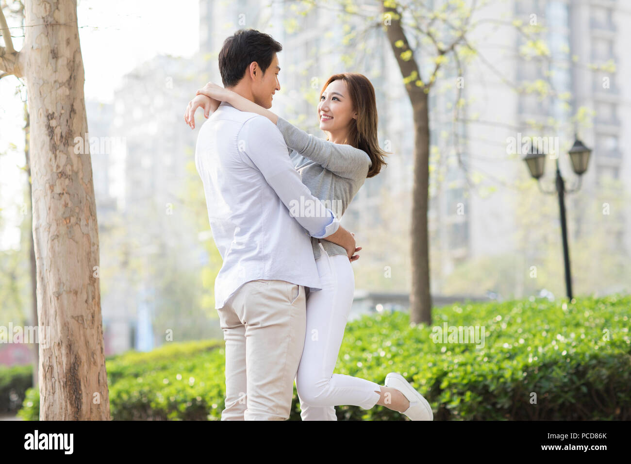 Happy young Chinese couple Stock Photo - Alamy
