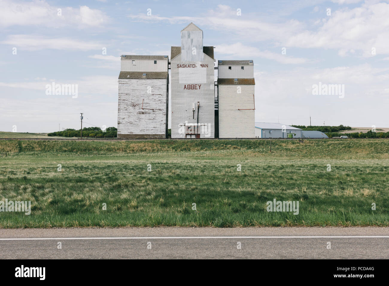 Road to grain elevators hi-res stock photography and images - Alamy