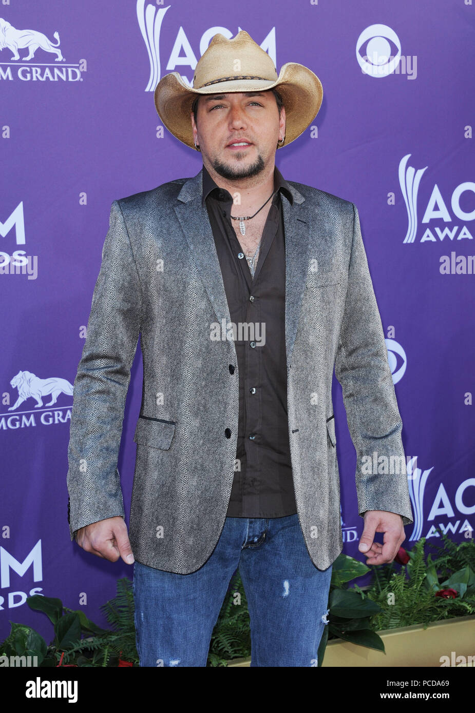 Jason aldean _108 red carpet event hi-res stock photography and images ...