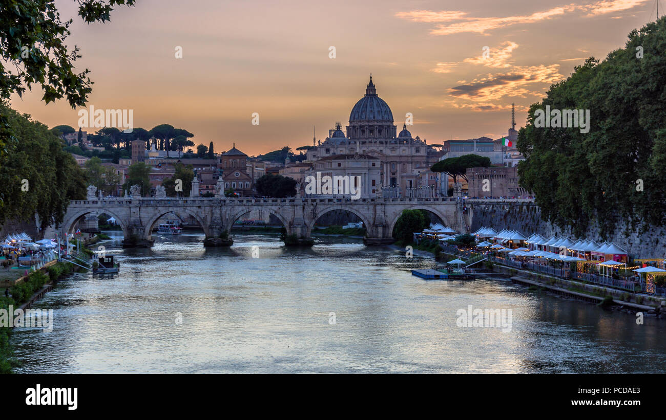 Old saint peters basilica hi-res stock photography and images - Alamy
