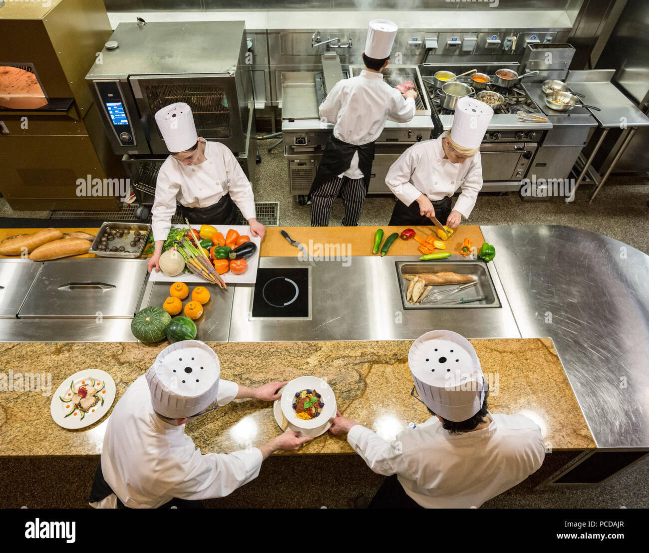 Group chefs working in kitchen hi-res stock photography and images - Alamy