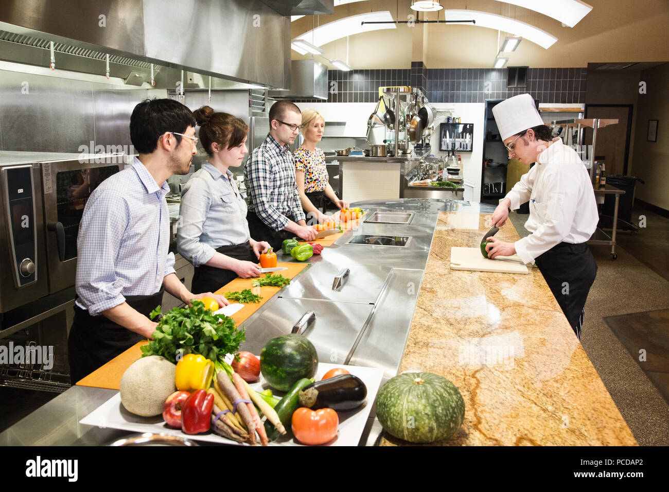 Middle class kitchen hi-res stock photography and images - Alamy