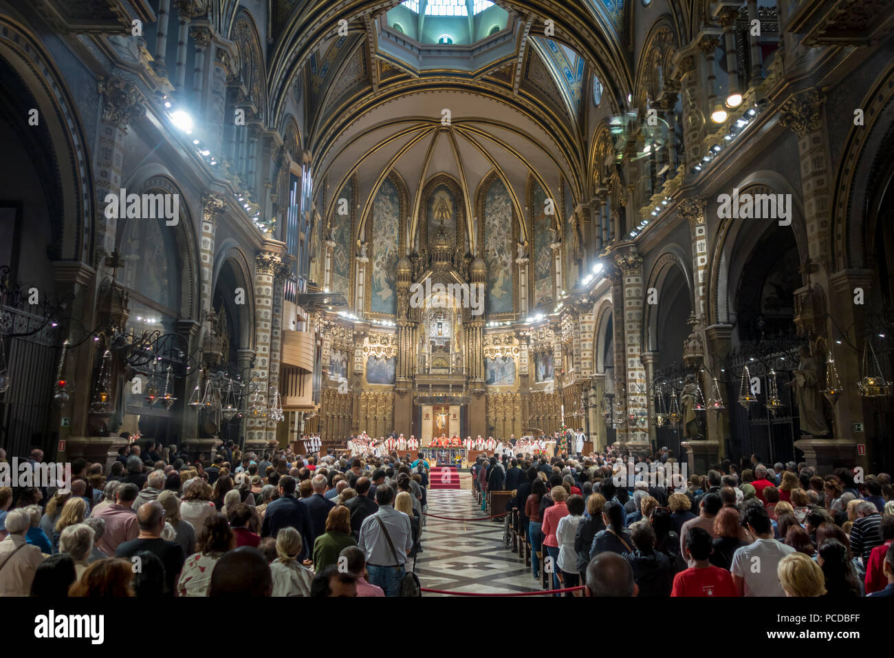 Catholic mass people praying hi-res stock photography and images - Alamy