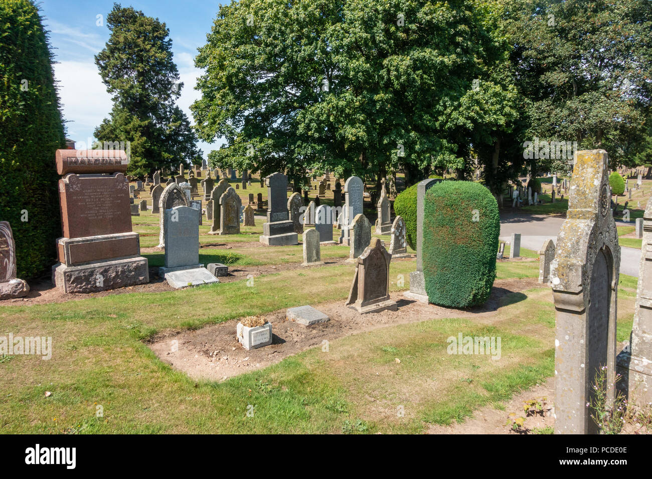 Gravestones tombstones headstones graves hi-res stock photography and ...