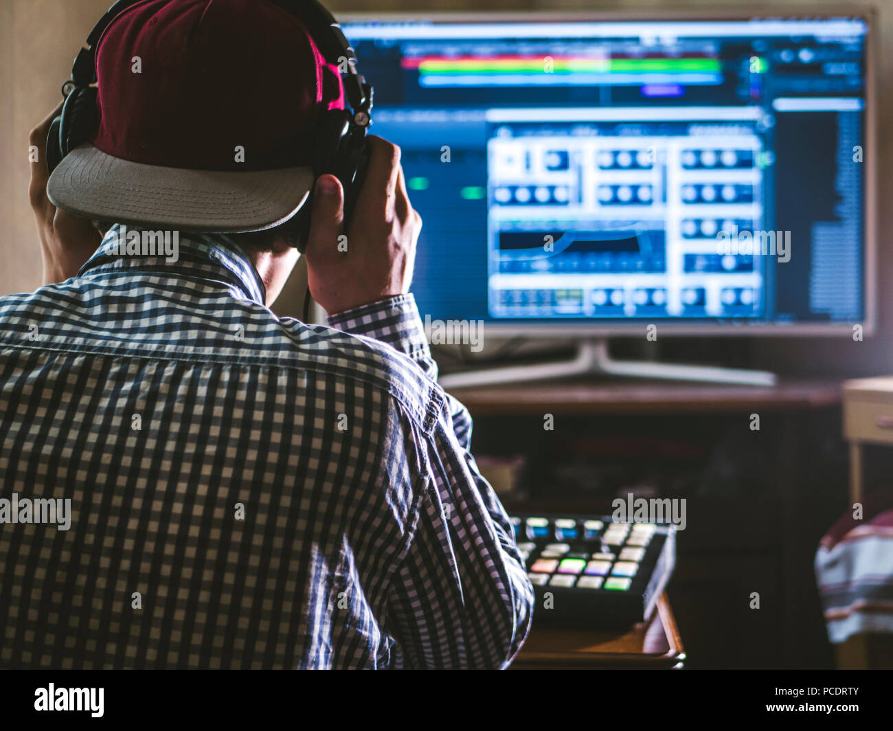 Hip hop recording studio hi-res stock photography and images - Alamy