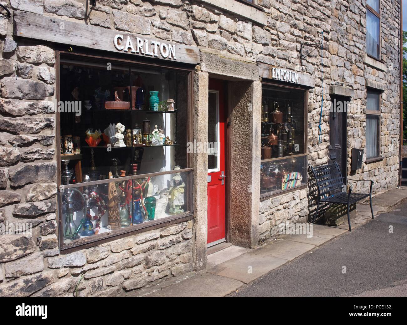 Shop in castleton hi-res stock photography and images - Alamy