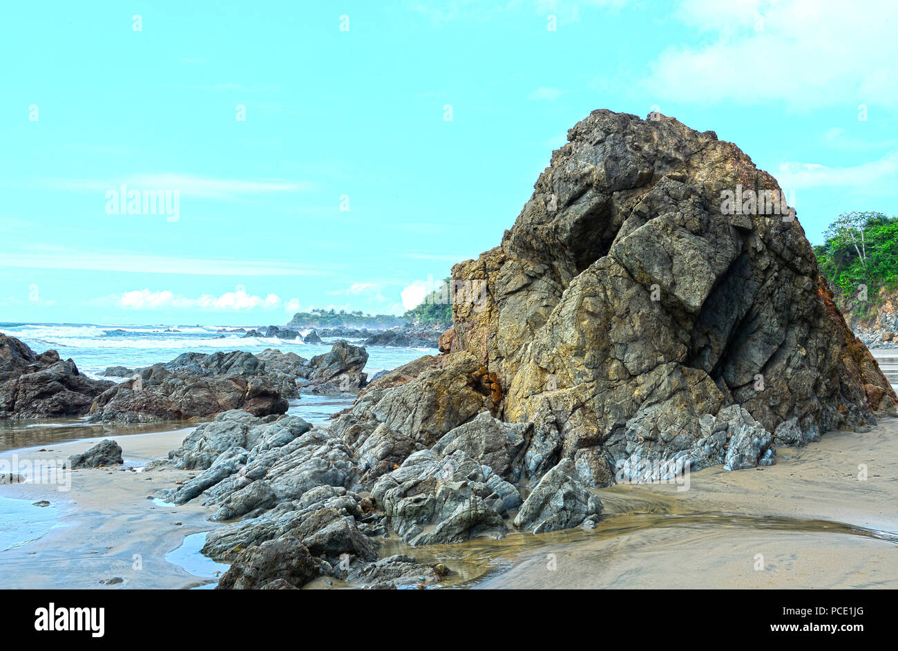 Close up huge waves hi-res stock photography and images - Alamy