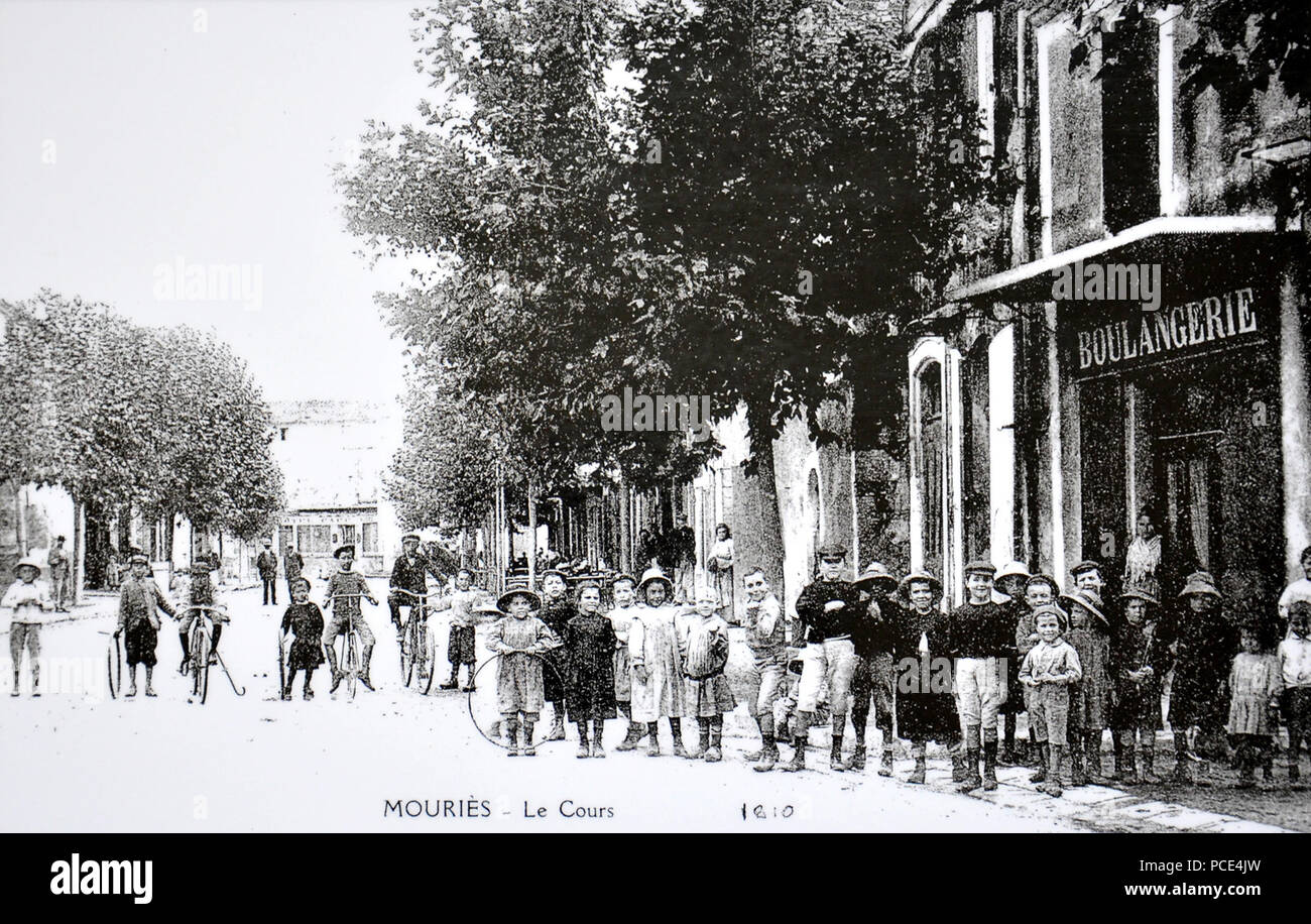 Mouries hi-res stock photography and images - Alamy