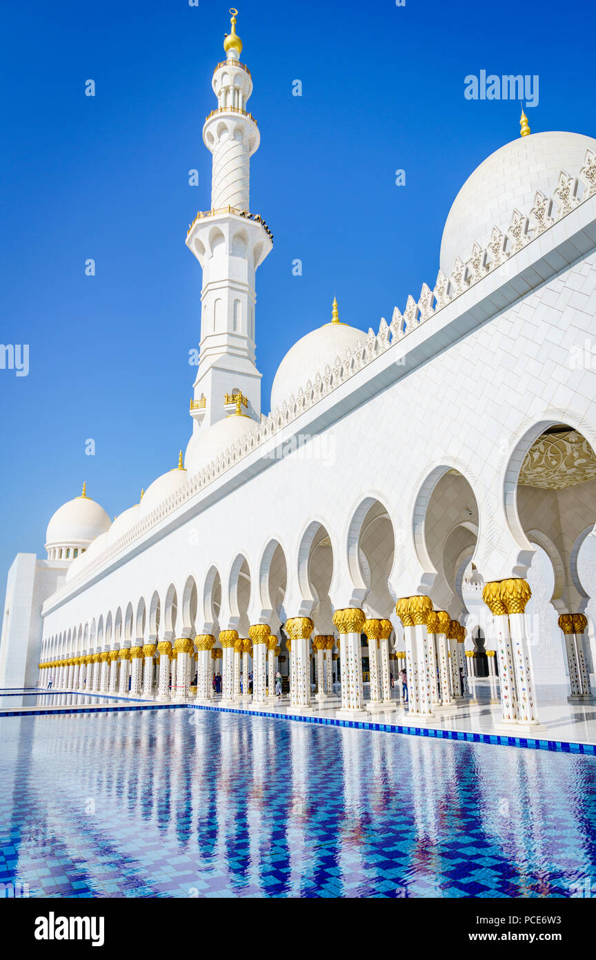 Sheikh zayed grand mosque hi-res stock photography and images - Alamy