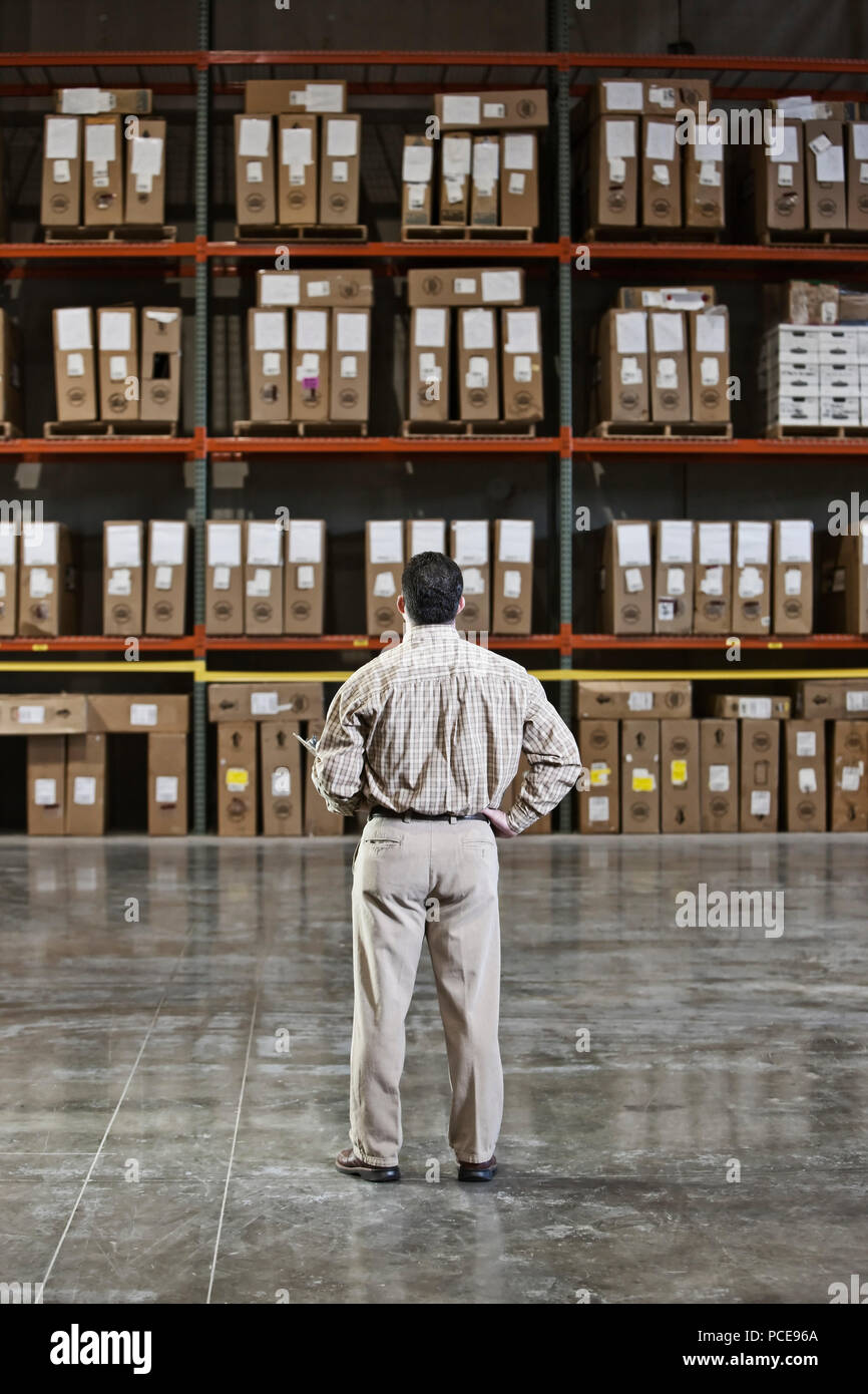 Man package scale hi-res stock photography and images - Alamy