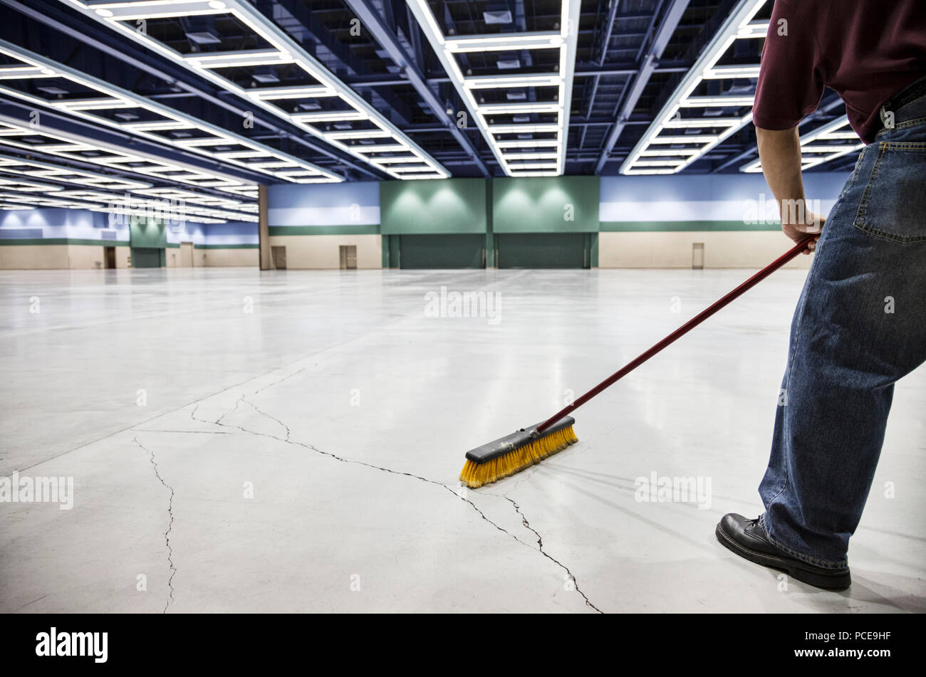 Janitor hispanic hi-res stock photography and images - Alamy