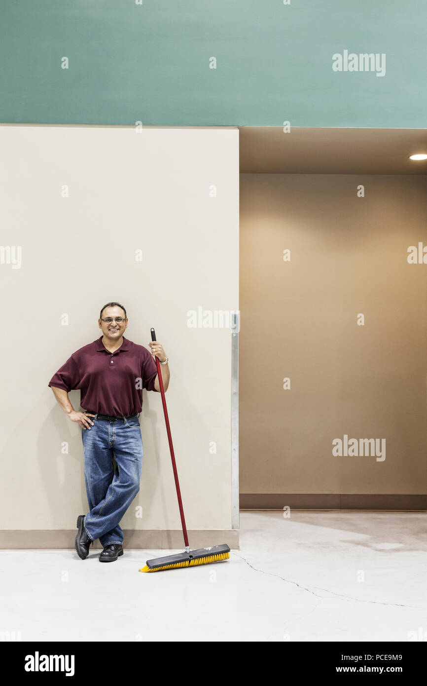 Janitor hispanic hi-res stock photography and images - Alamy