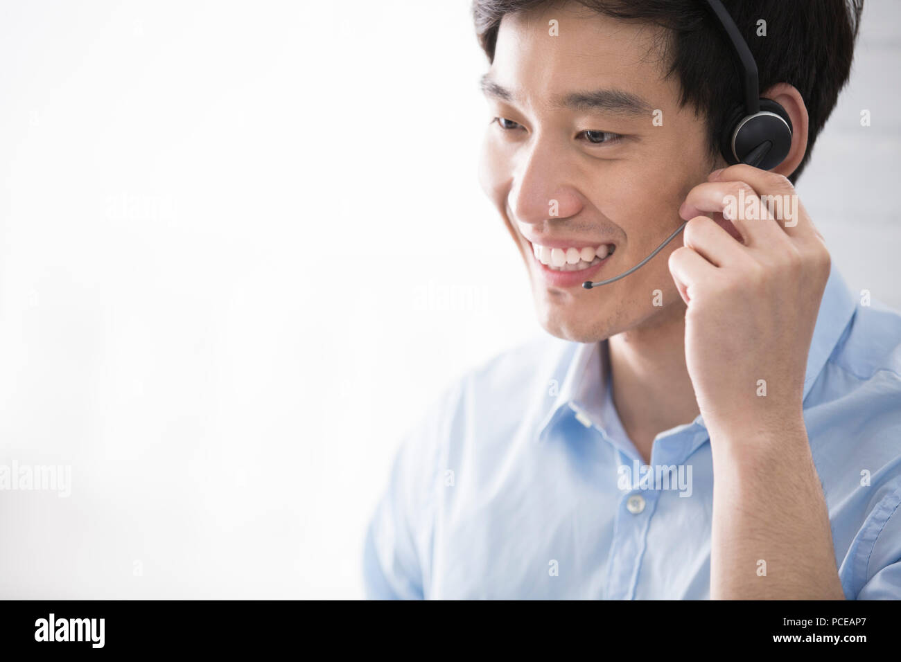 Asian man with telephone headset hi-res stock photography and images ...