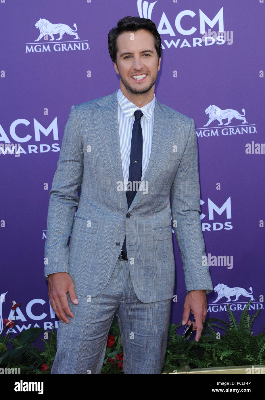 Luke bryan _106 red carpet event hi-res stock photography and images ...