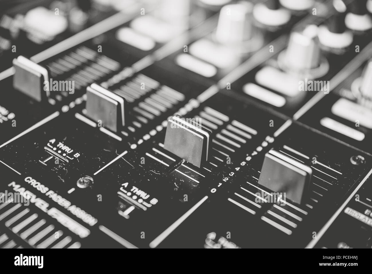 Clubs dj hi-res stock photography and images - Alamy