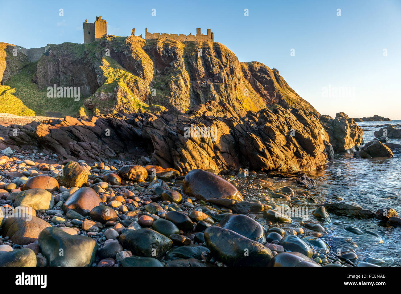 Dunottar castle hi-res stock photography and images - Alamy