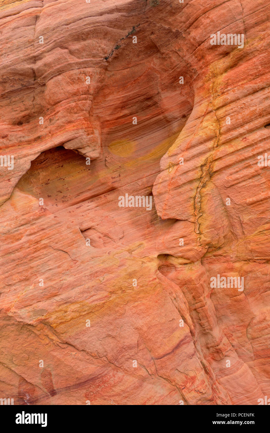 Weathered red rock formations along the Scenic Drive, Valley of Fire ...