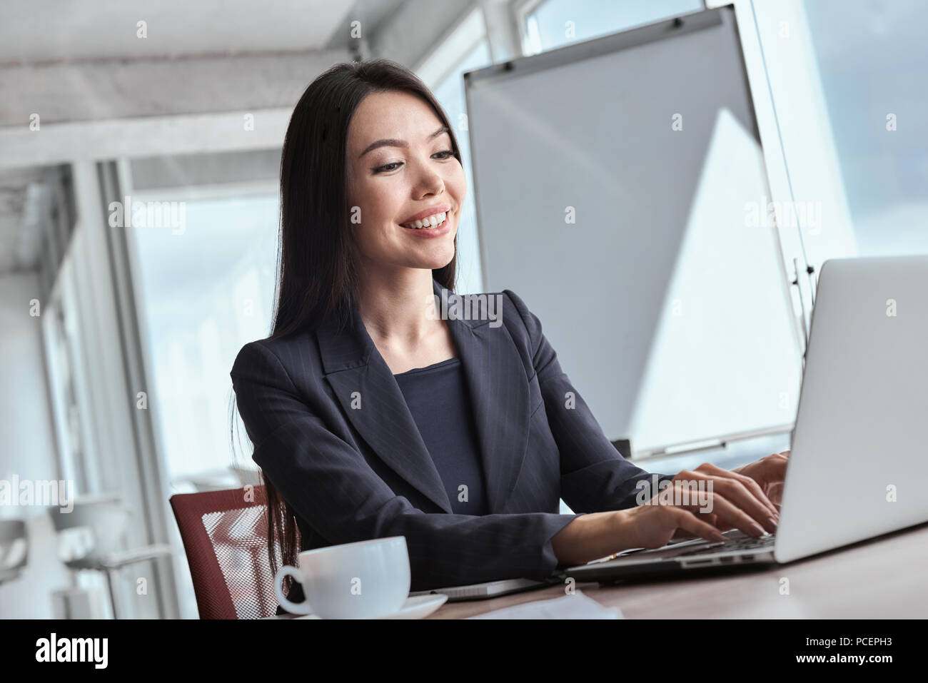 Freelancer sitting table typing message hi-res stock photography and ...