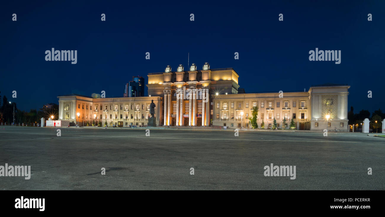 Opera and ballet building on Kuibyshev square in Samara, Russia Stock ...