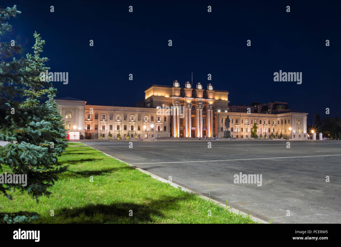 Opera and ballet building on Kuibyshev square in Samara, Russia Stock ...