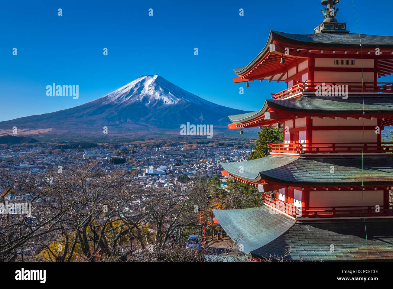 Snow-capped Mount Fuji (Fujisan, 富士山) and Chureito Pagoda (忠霊塔) during ...