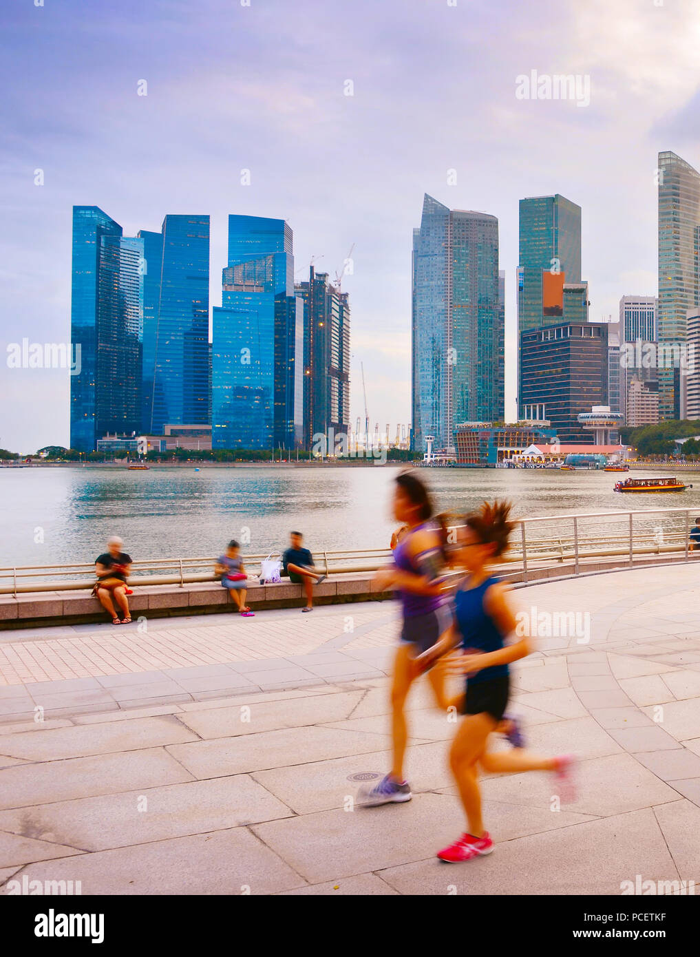 Jogging by the singapore river hi-res stock photography and images - Alamy