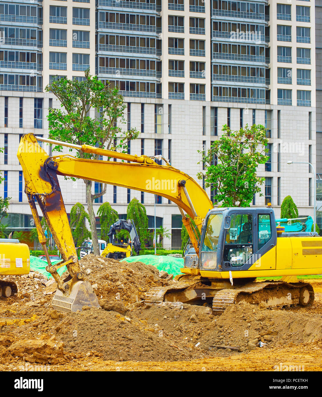 Excavators digging hi-res stock photography and images - Alamy