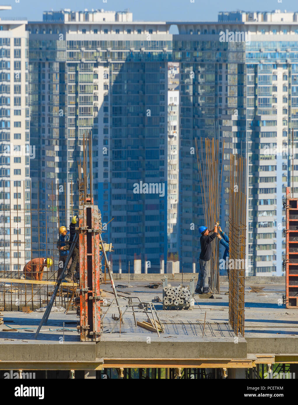 Man welding roof hi-res stock photography and images - Alamy
