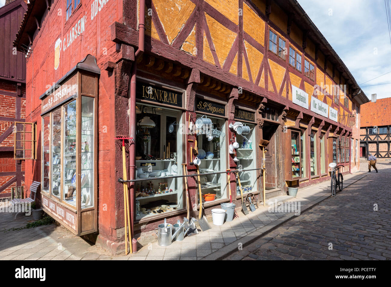 Hardware store window display hi-res stock photography and images - Alamy