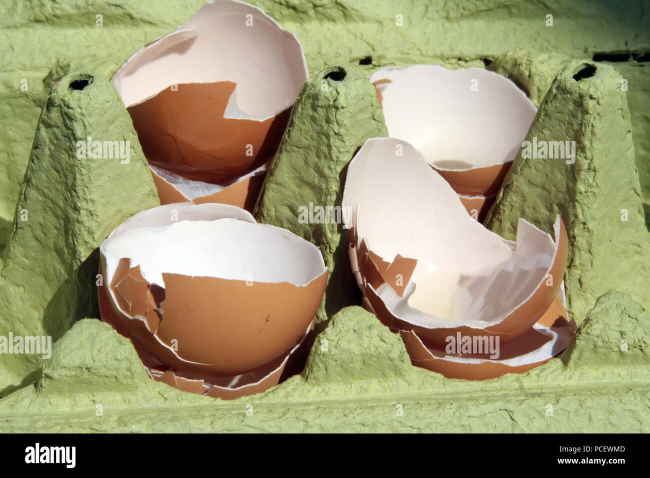 Cracked egg shells. Cracked eggs. Broken eggs Stock Photo - Alamy