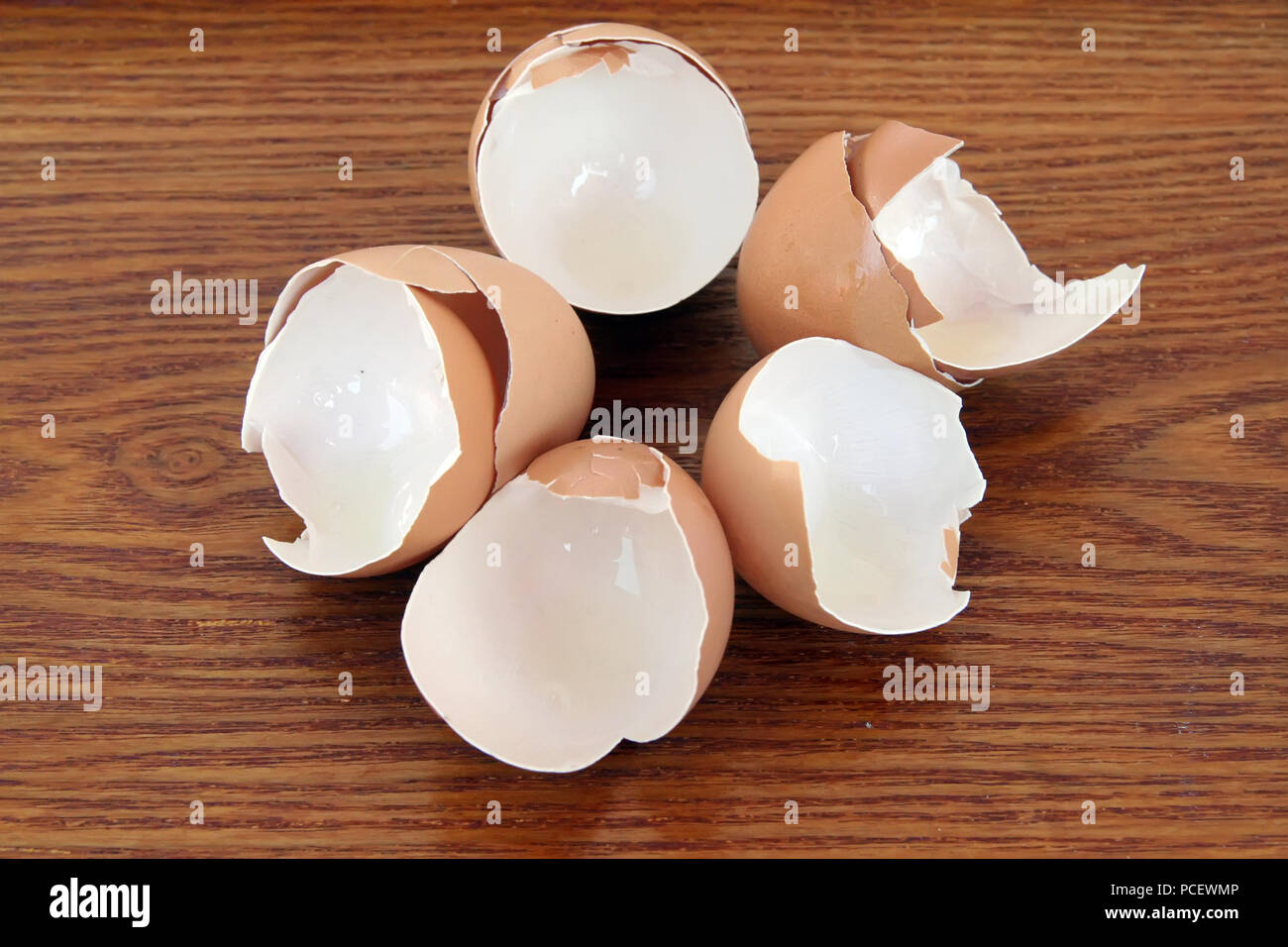 Half empty carton of eggs hi-res stock photography and images - Alamy