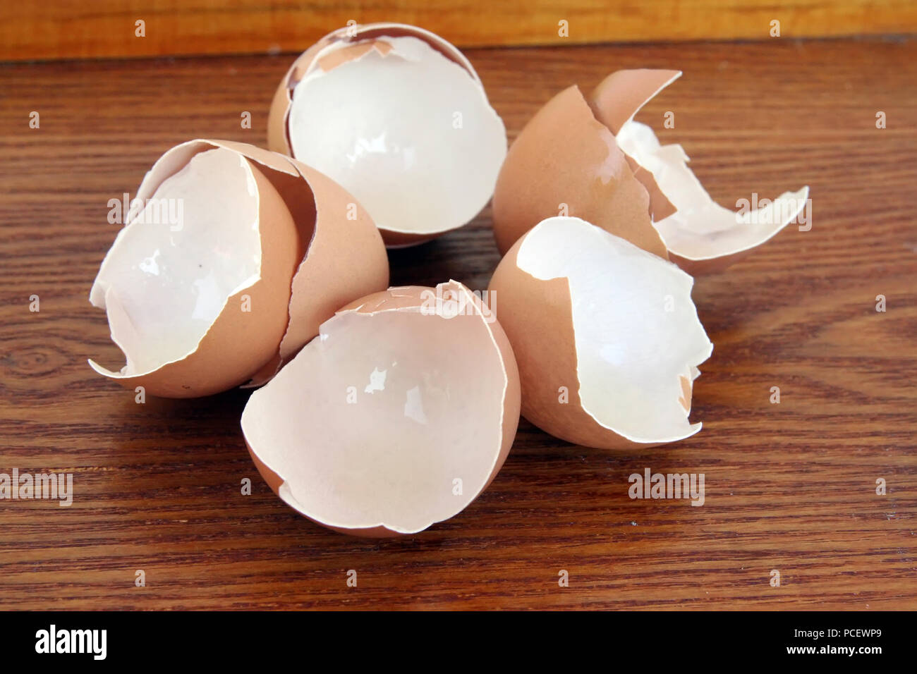 Half empty carton of eggs hi-res stock photography and images - Alamy