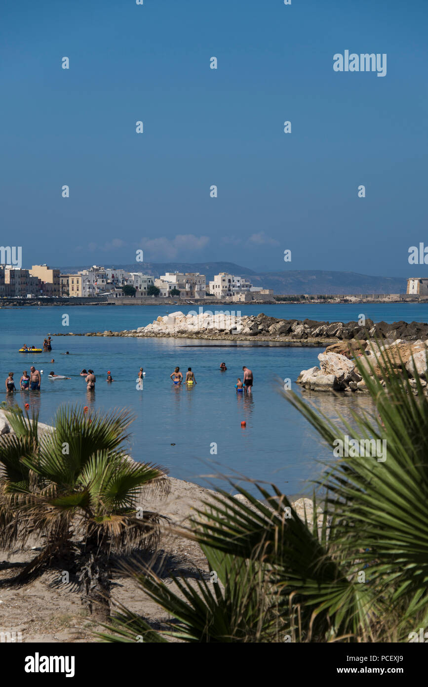 Tourists swimmers bathers hi-res stock photography and images - Alamy