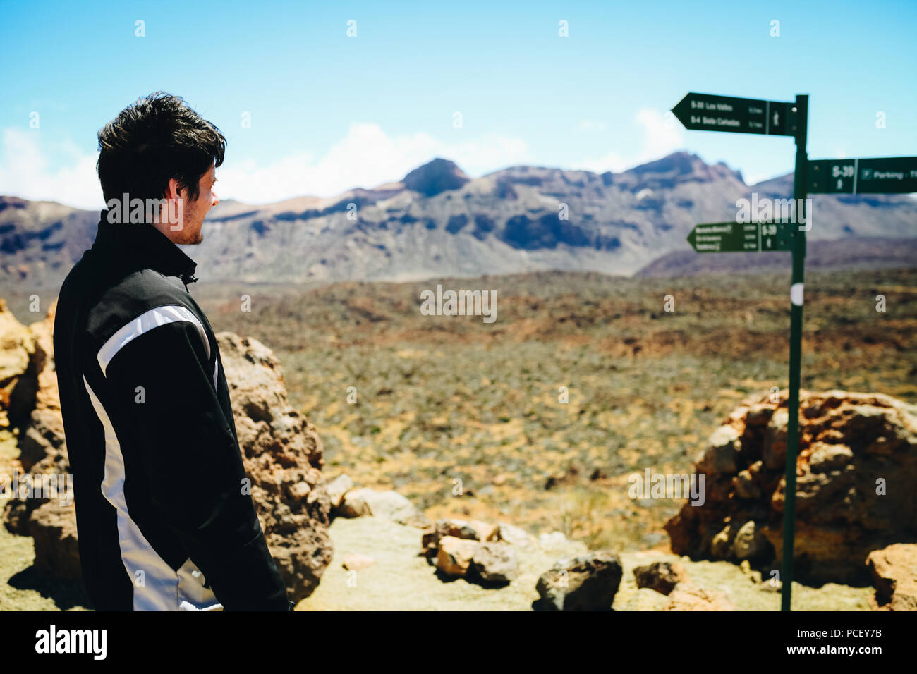 Trekking crossroad hi-res stock photography and images - Alamy