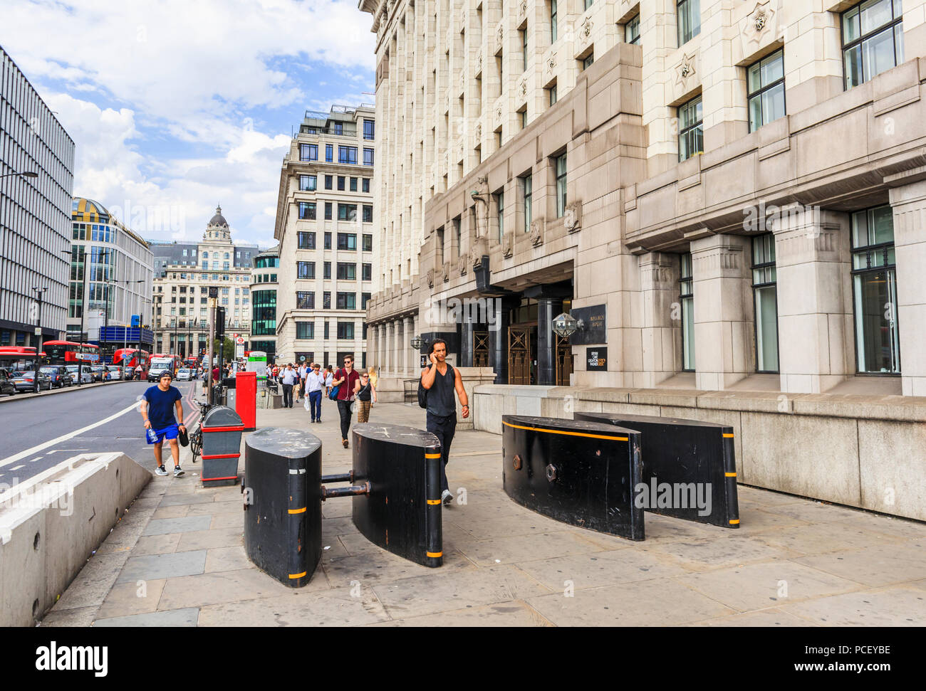 Counter-terrorism measures in the City of London: anti-vehicle bollards ...