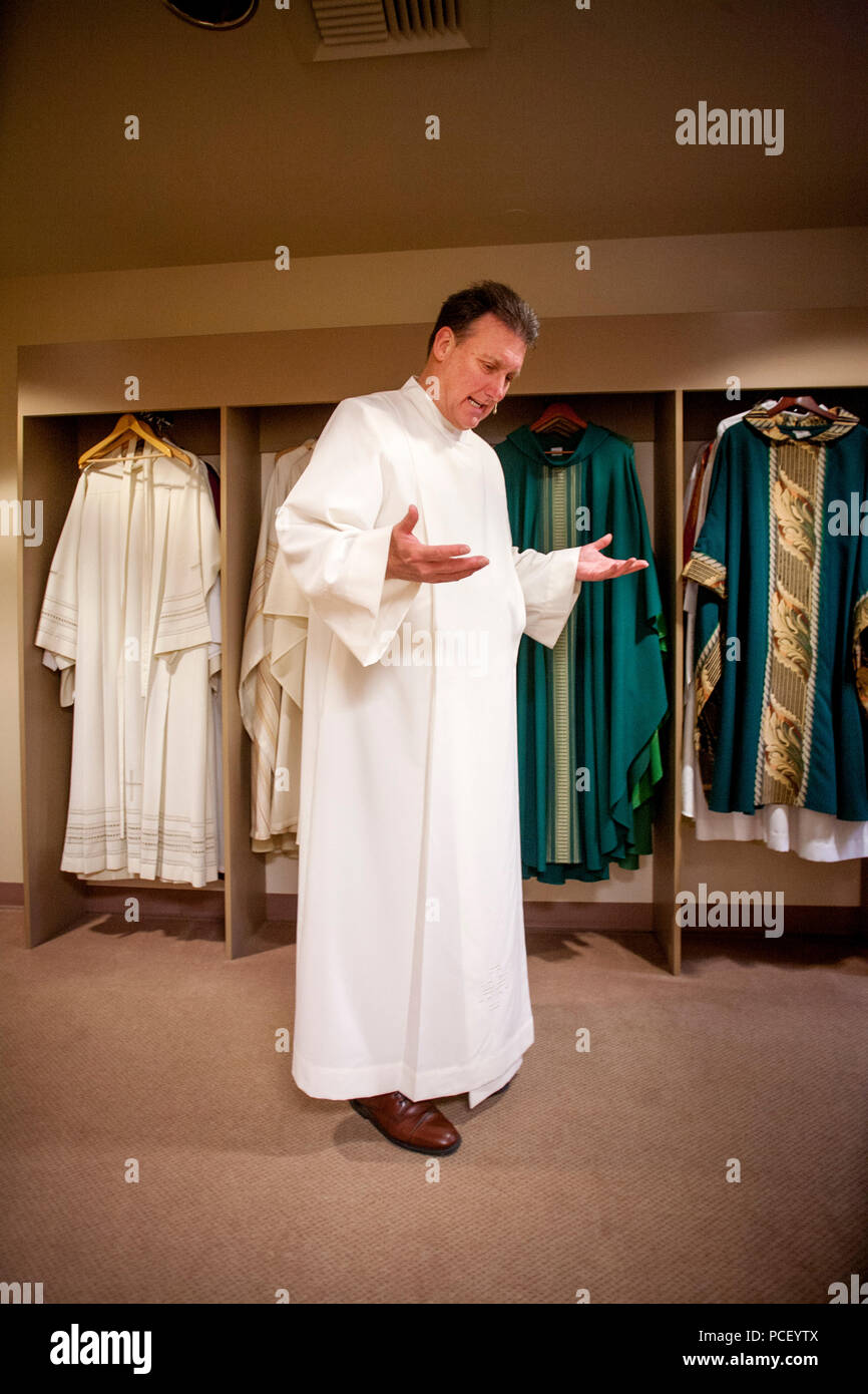 Robing room hi-res stock photography and images - Alamy