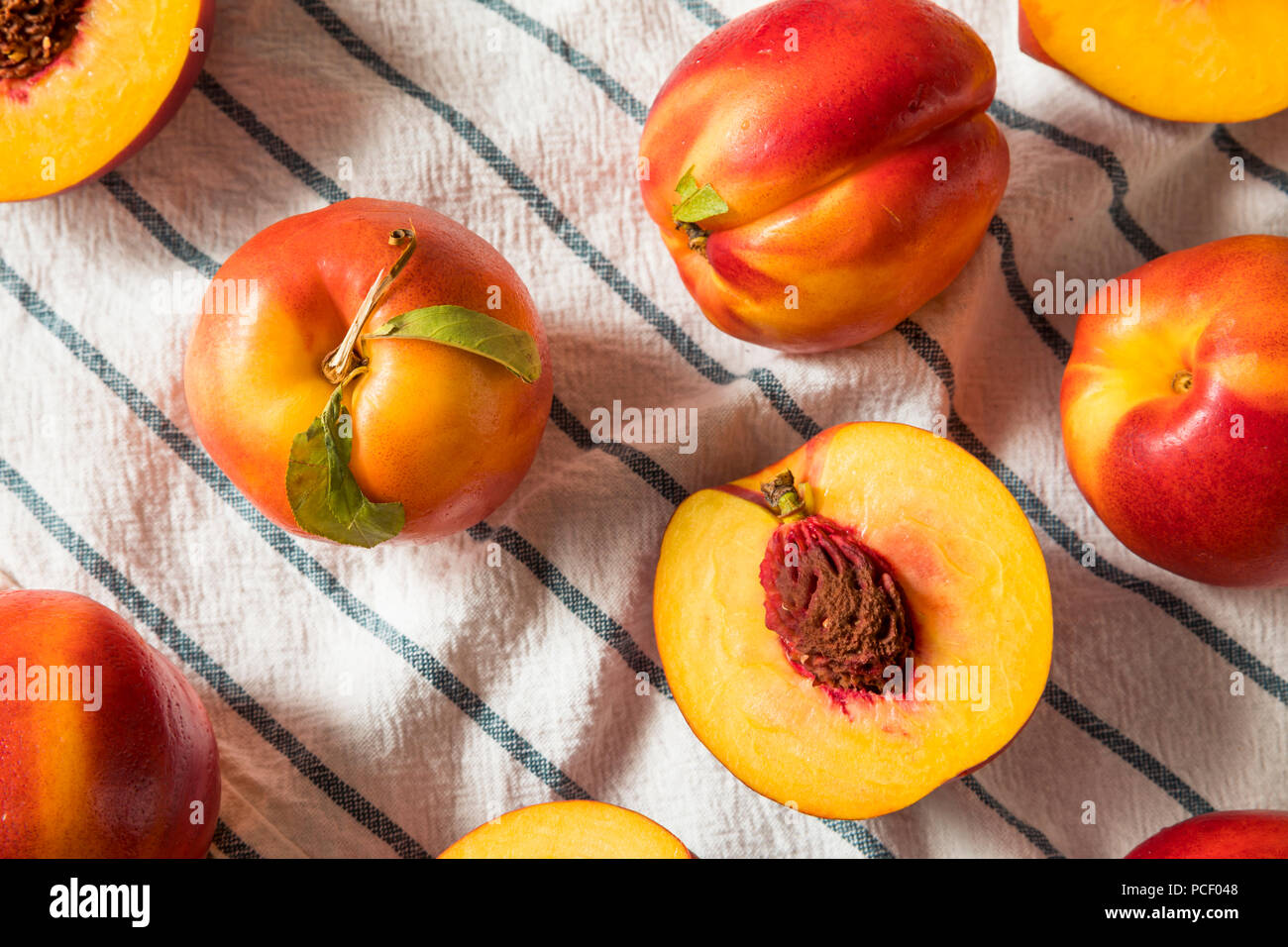 Nectarines agriculture hi-res stock photography and images - Alamy