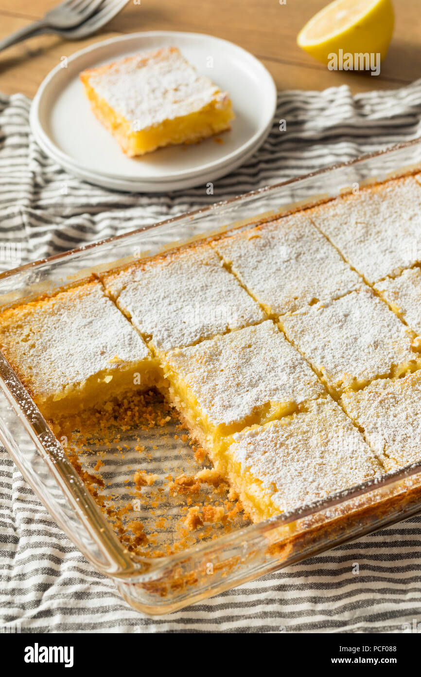 Lemon squares powdered sugar hi-res stock photography and images - Alamy
