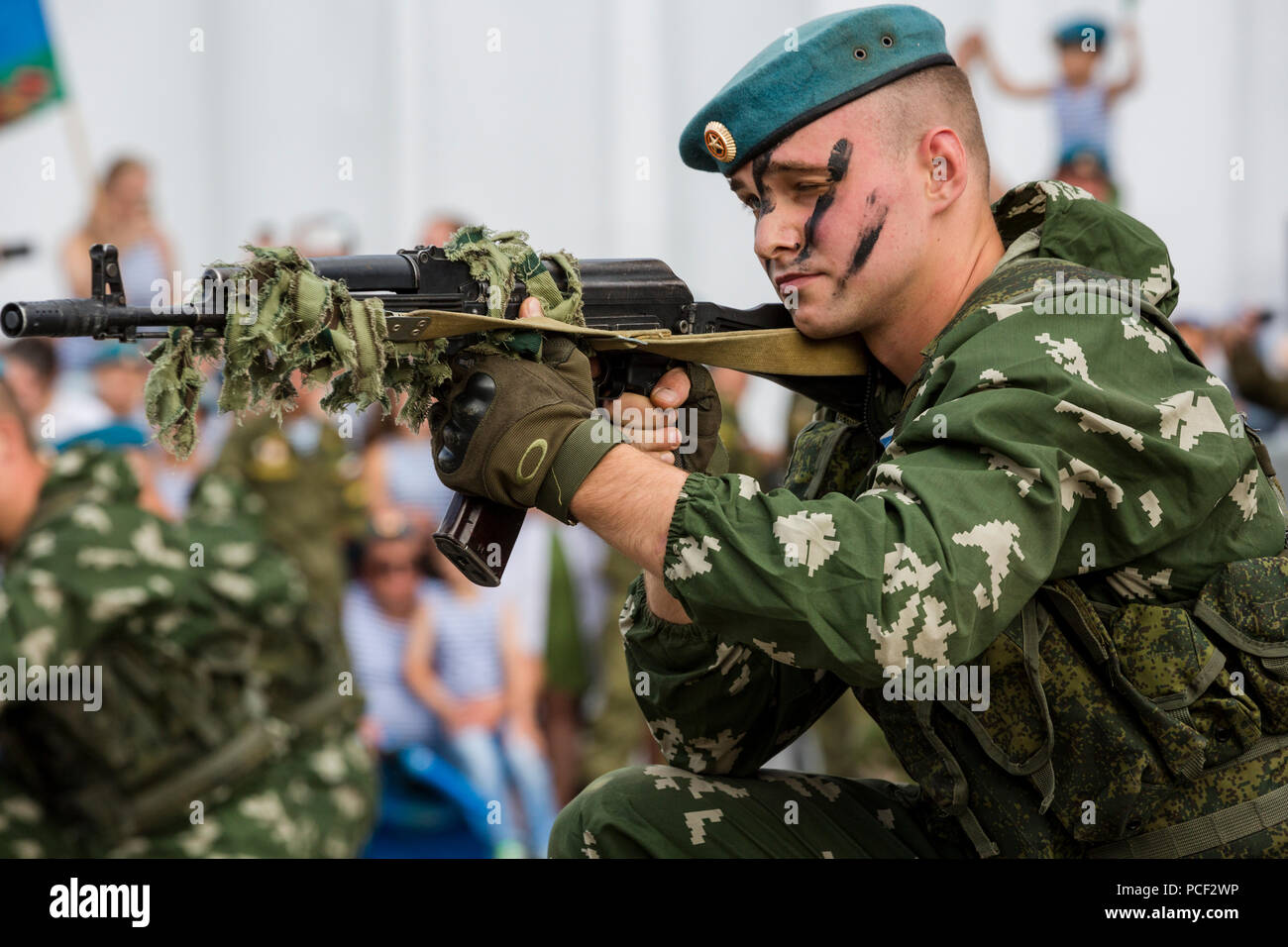A soldier of the airborne troops demonstrates the techniques of working ...