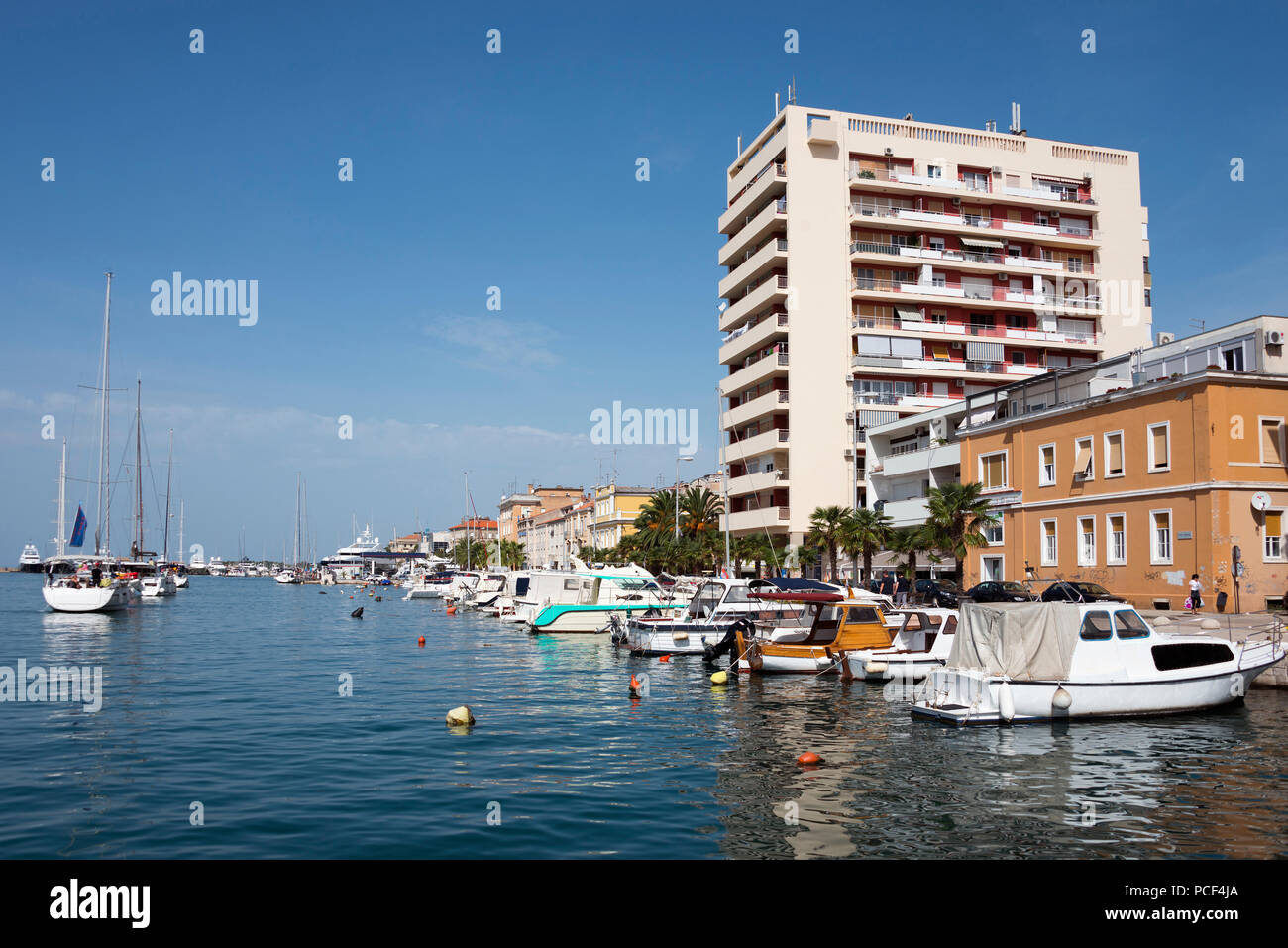 Harbor promenade port boat hi-res stock photography and images - Alamy