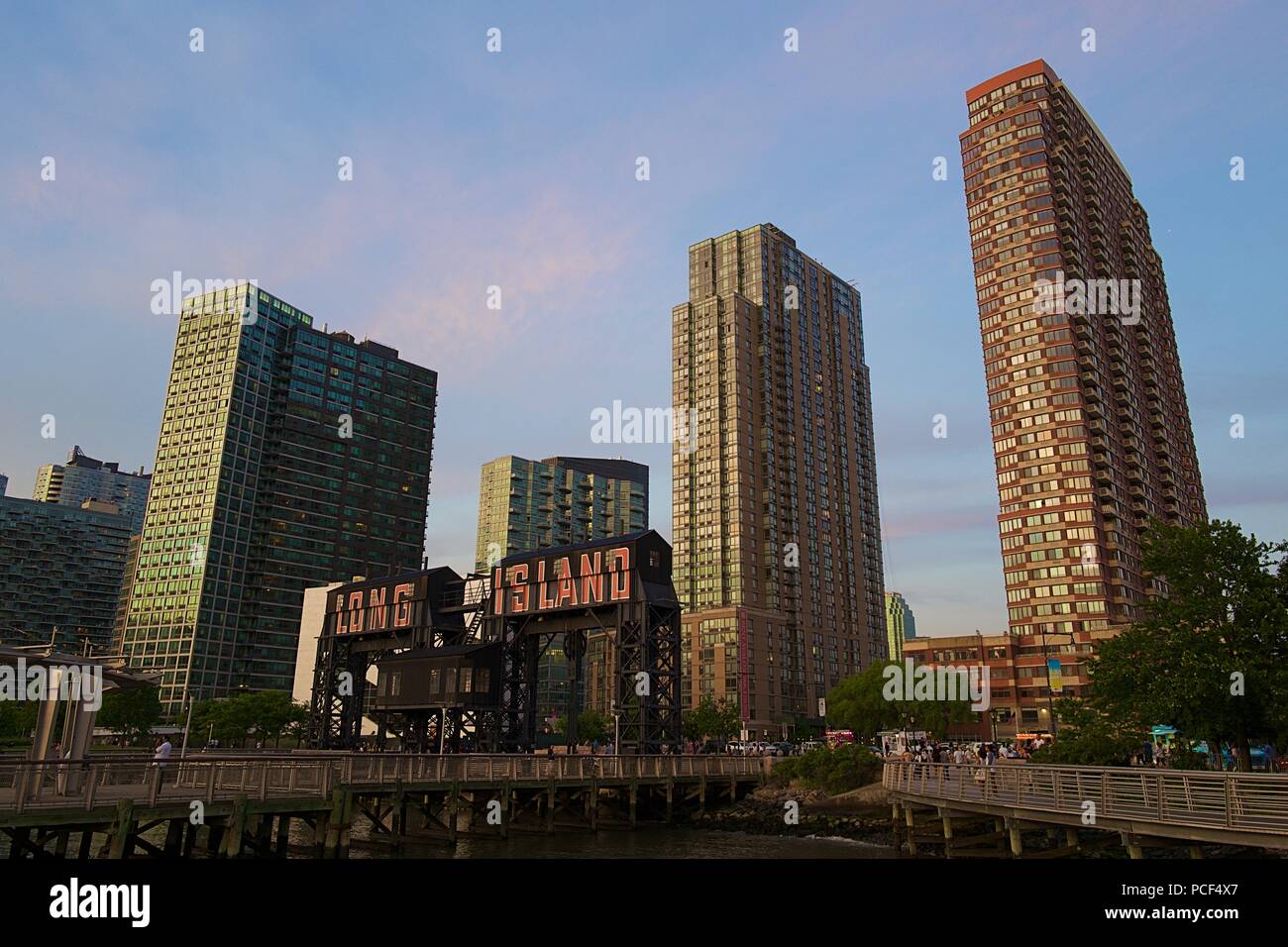 Gantry plaza state park long island city hi-res stock photography and ...