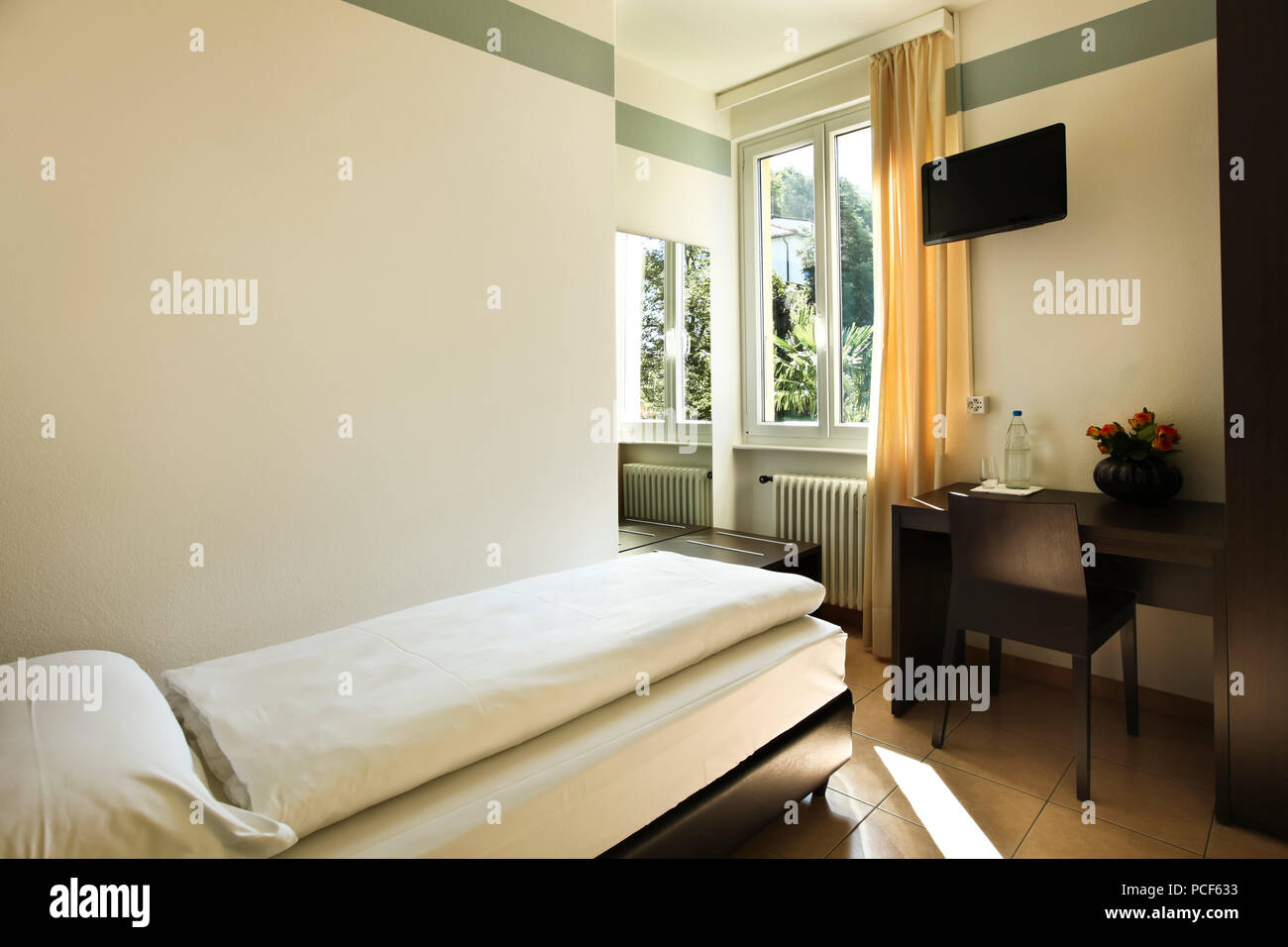 simple hotel room, single bed Stock Photo - Alamy