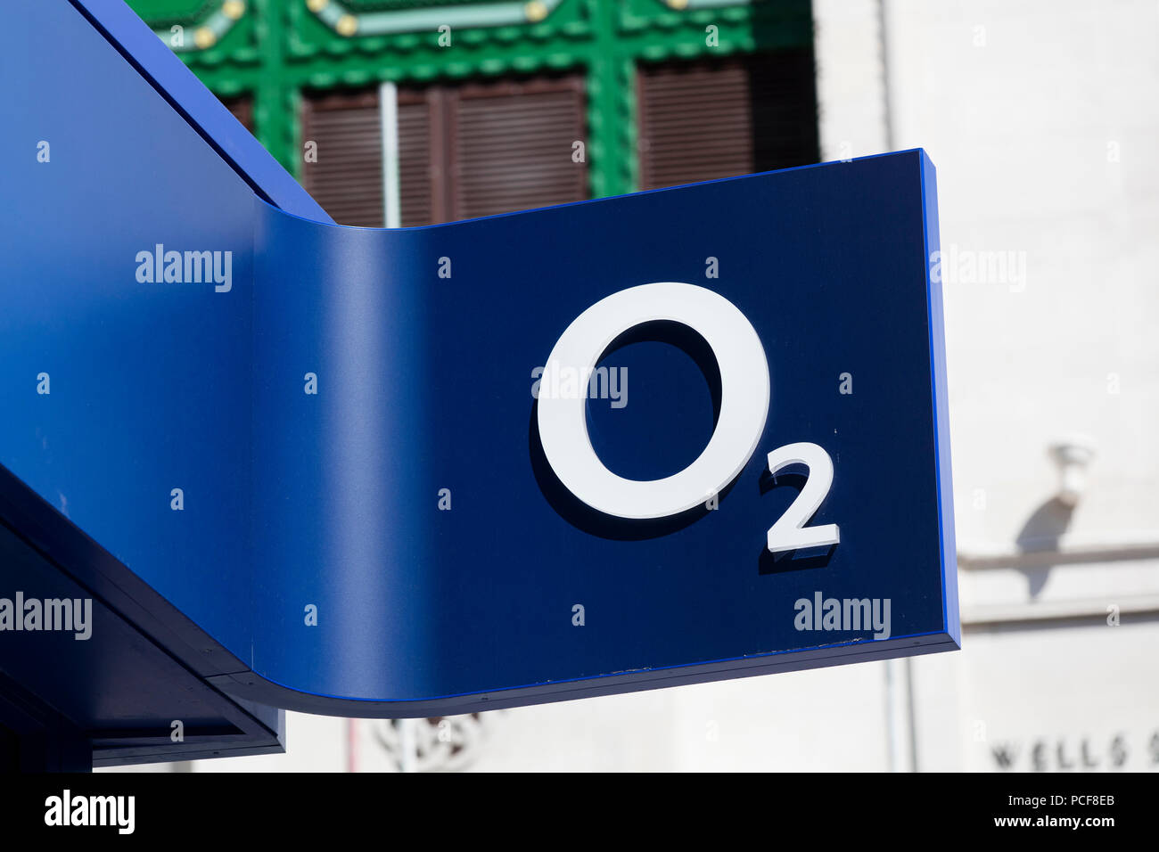 Logo of o2 uk hi-res stock photography and images - Alamy