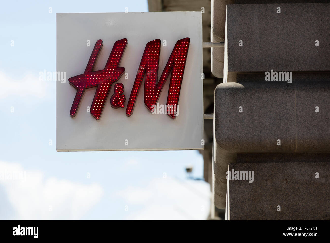 LONDON, UK - JULY 31th 2018: H&M clothing store shop front on Oxford ...