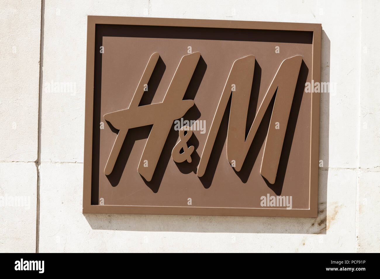 LONDON, UK - JULY 31th 2018: H&M clothing store shop front on Oxford ...
